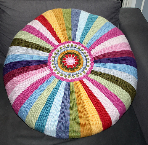 Ravelry: STRIPY Round Cushion pattern by CAROcreated design