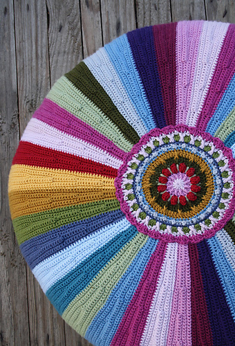 Ravelry: STRIPY Round Cushion pattern by CAROcreated design