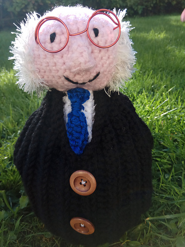 Ravelry: El Presidente (Michael D Higgins) Tea Cosy pattern by Carmen Bucur