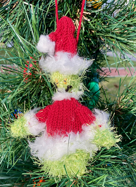 Ravelry: Fugly Claus pattern by Lisa Daunais