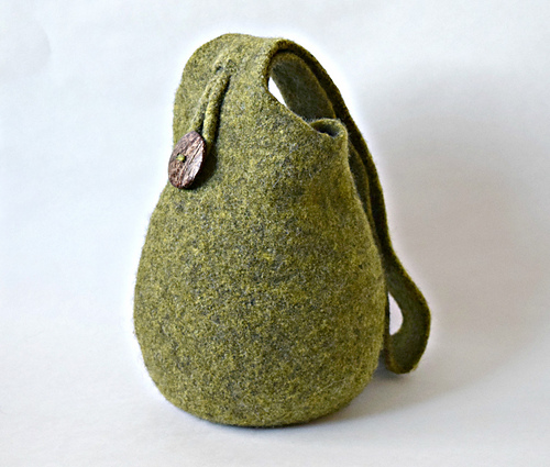 Ravelry: The Pear Bag pattern by Cindy Pilon
