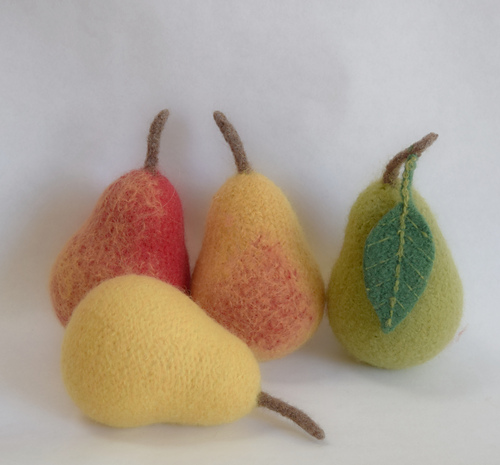 Ravelry: Felted Pears pattern by Cindy Pilon