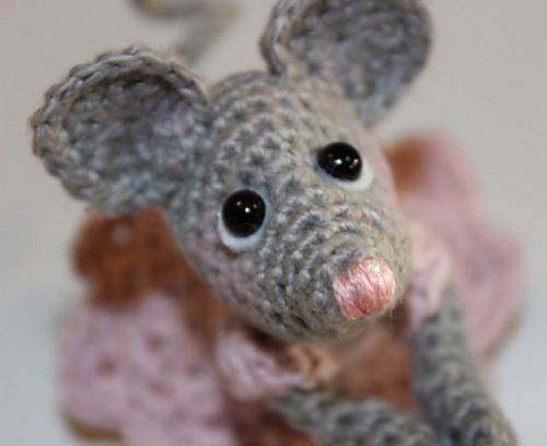 Ravelry: The little Trine mouse angel pattern by Lene Søholm