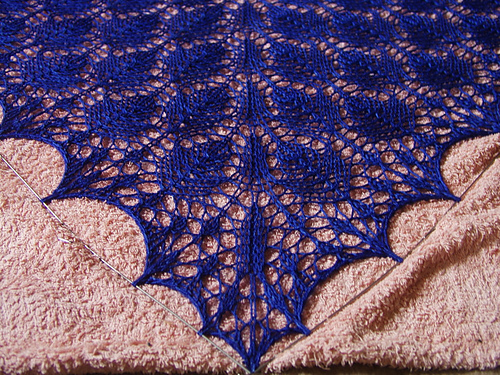 Ravelry: Ielfe Shawl pattern by Caerthan Wrack