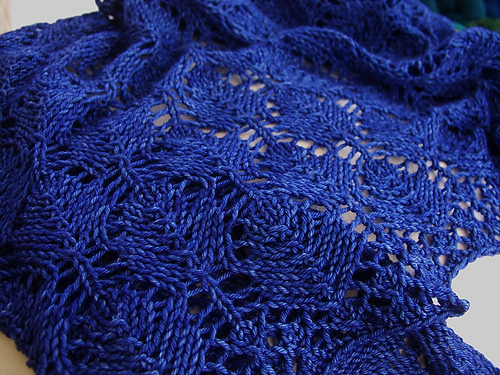 Ravelry: Ielfe Shawl pattern by Caerthan Wrack
