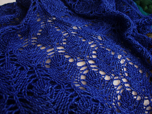 Ravelry: Ielfe Shawl pattern by Caerthan Wrack