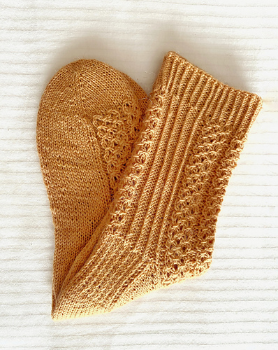 Ravelry: Coco Socks pattern by Lola Dacosta