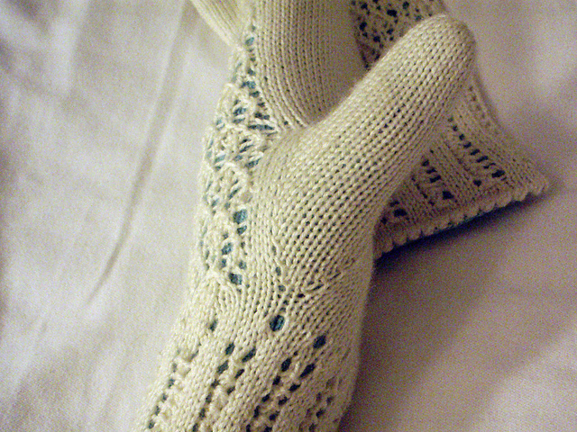 Ravelry: CambriaW's Heritage Silk Lace Mittens