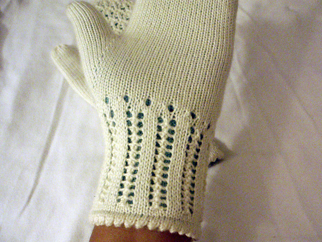 Ravelry: CambriaW's Heritage Silk Lace Mittens
