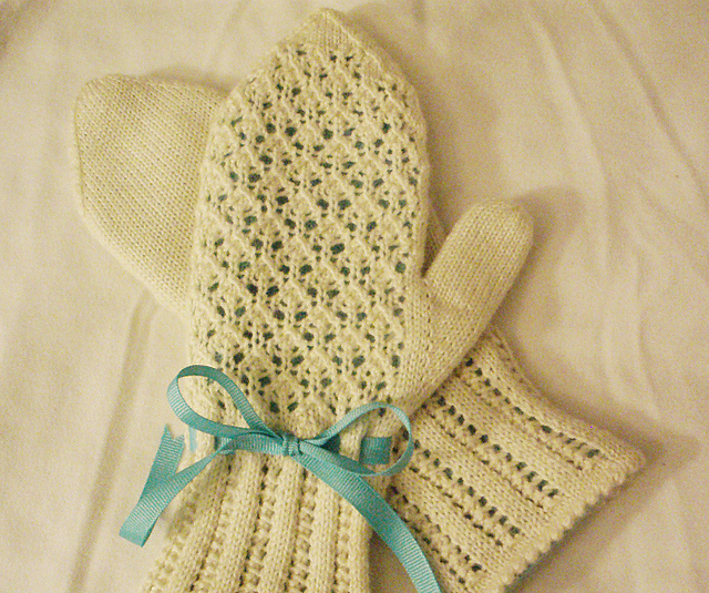 Ravelry: CambriaW's Heritage Silk Lace Mittens
