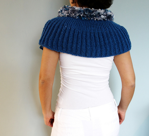 Ravelry: Rolled Collar Furry Capelet pattern by Camelia Mit