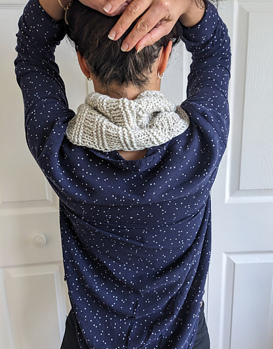 Ravelry: Knit Bit Bias Cowl pattern by Camelia Mit