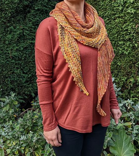 Ravelry: Fading Leaves Shawl pattern by Camelia Mit