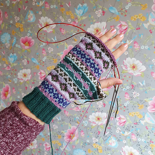 Ravelry: Happy at Home Mittens pattern by Carmen Jorissen
