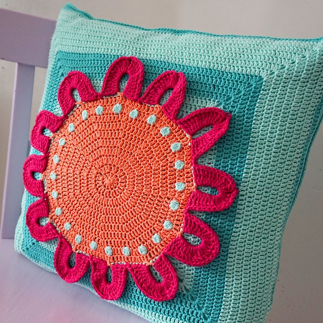 Ravelry: Floral Pop Cushion pattern by Carmen Jorissen