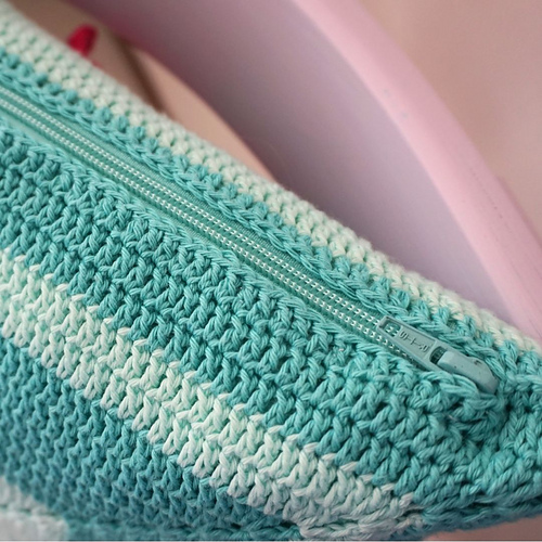 Ravelry: Floral Pop Cushion pattern by Carmen Jorissen