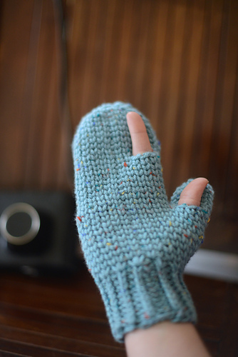Ravelry: Photography Mitten pattern by Carmen Jacob