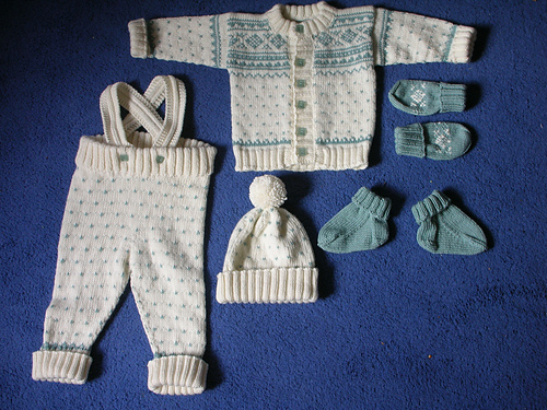 Ravelry: b13-5 Winter Snuggles pattern by DROPS design