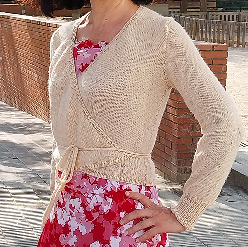 Ravelry: Cache-coeur de Rosières pattern by Anne B Hanssen