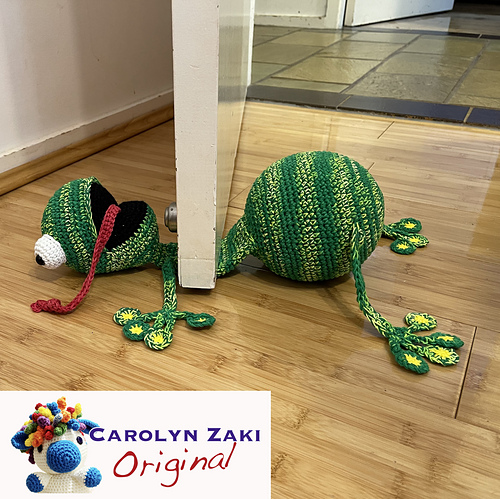 Ravelry: Squashed Frog Door Stopper pattern by Carolyn Zaki