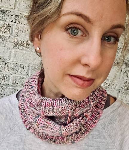 Ravelry: Rhubarb Cowl pattern by String Revolution