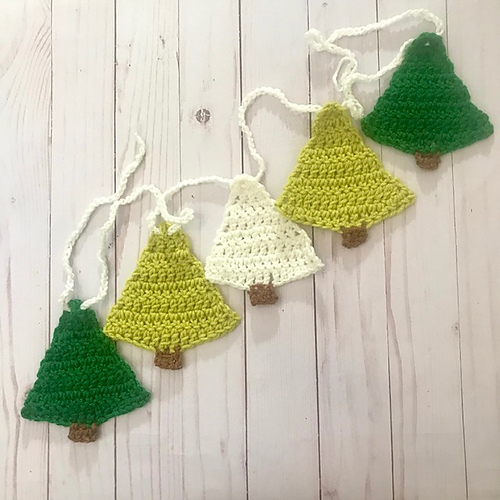 Ravelry: The Oh Christmas Tree Garland pattern by Pam Carr
