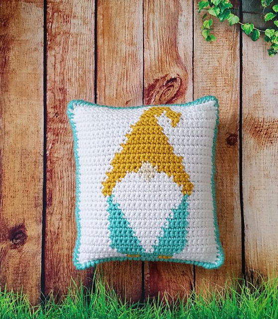Ravelry: Gnome Pillow pattern by Kathryn Dawn