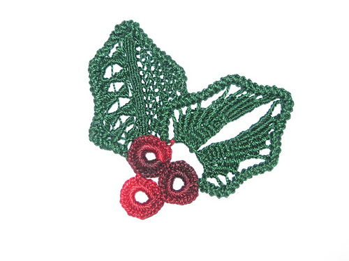 Ravelry: RPL Holly Ornament pattern by Wendy Harbaugh