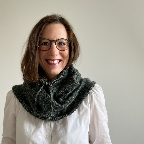 Ravelry: Nathalie Hood pattern by Cécile Qui Tricote