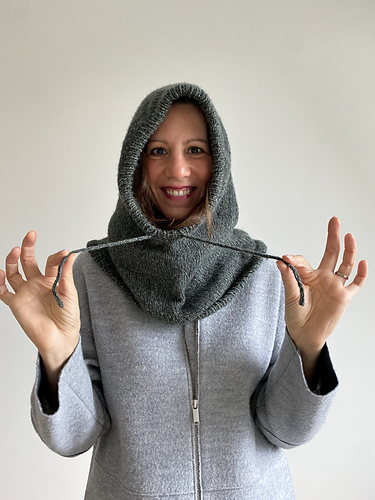 Ravelry: Nathalie Hood pattern by Cécile Qui Tricote