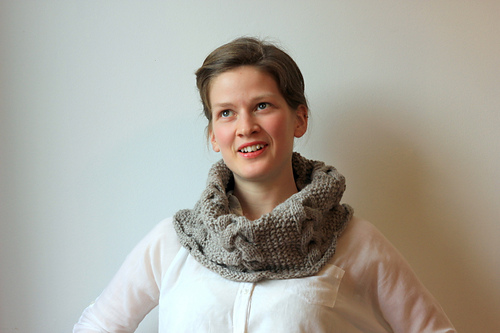 Ravelry: Wavy Moss Cowl pattern by Cedar Box Knits