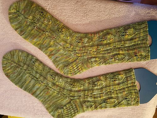 Ravelry: Winding Embossed Vines pattern by Carolyn Peters