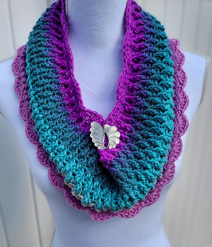 Ravelry: Sparkle Scallop Cowl pattern by Jennifer E. Ryan