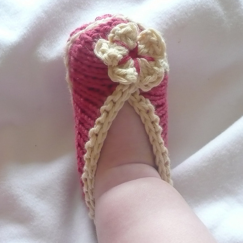 Ravelry: Baby Crossover Pumps pattern by Katy Farrell