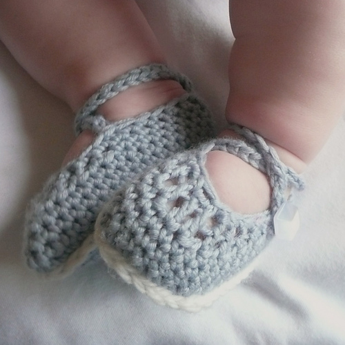 Ravelry: Baby Ballerina Dance Pumps pattern by Katy Farrell