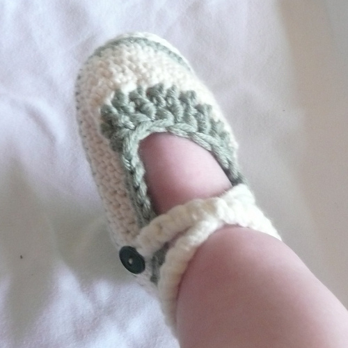 Ravelry: Baby Ballerina Dance Pumps pattern by Katy Farrell