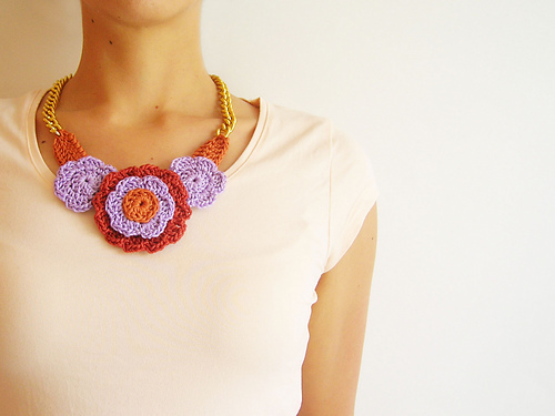 Ravelry: Crochet flower necklace #2 pattern by Maria Isabel