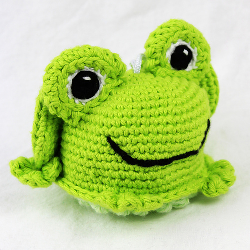 Ravelry: Freya the Frog Scrubby Amigurumi pattern by Charlyn Smith