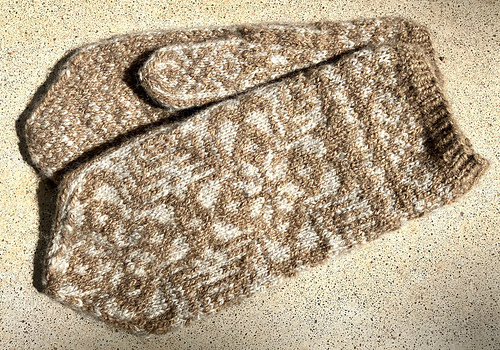 Ravelry: Men’s Large Selbu Mitten pattern by Barbara A. Peterson