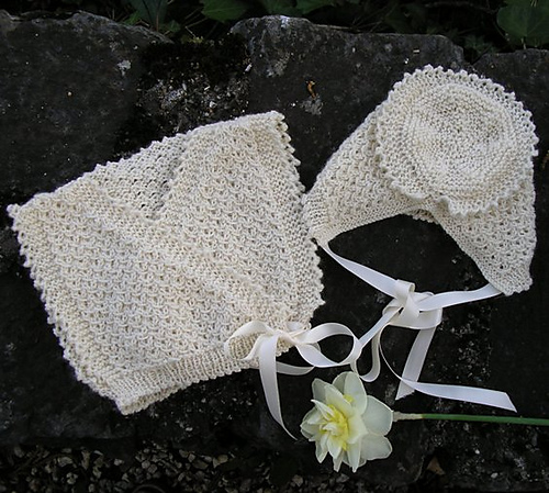 Ravelry: Sweet Hortense heartwarmer pattern by Christine de Savoie