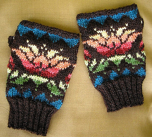 Ravelry: Floral Fair Isle Gloves pattern by Carol Wassell