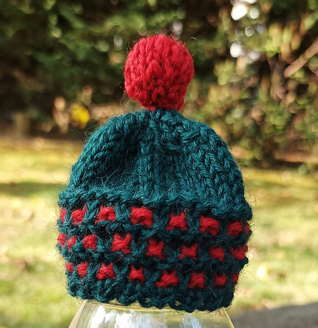 Ravelry: Innocent Big Knit Dots pattern by Christine de Savoie