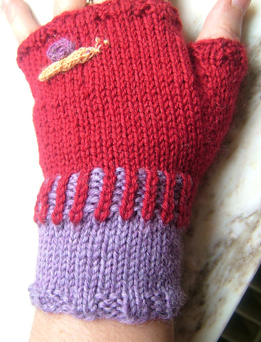 Ravelry: Catchy fingerless mitts pattern by Circé Belles Boucles