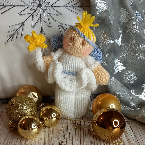 Ravelry: Christmas bitsy doll set pattern by Claire Fairall Designs
