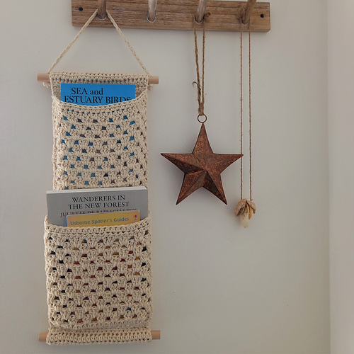 Ravelry: Wall Pockets pattern by Clare Blowers