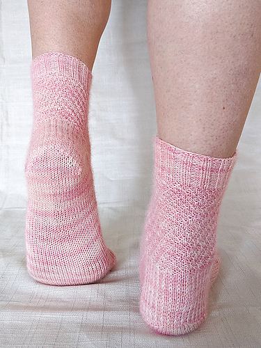 Ravelry: Raspberry Swirl pattern by Clare Devine