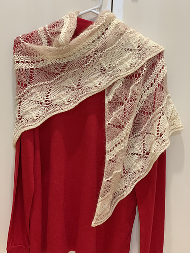 Ravelry: Curved Triangle Shawl pattern by Iris Schreier
