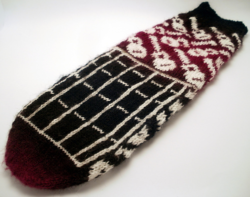 Ravelry: Strings Colorwork Socks pattern by Tanja Fleischer