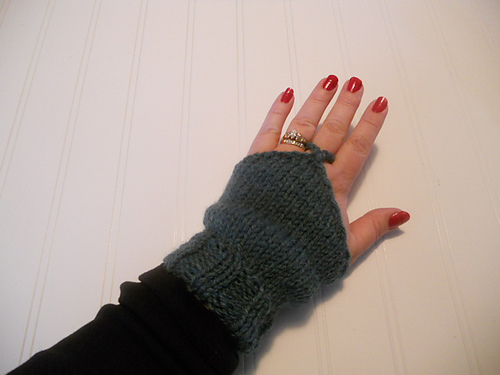 Ravelry: Brave Mitts pattern by Jennie Claver