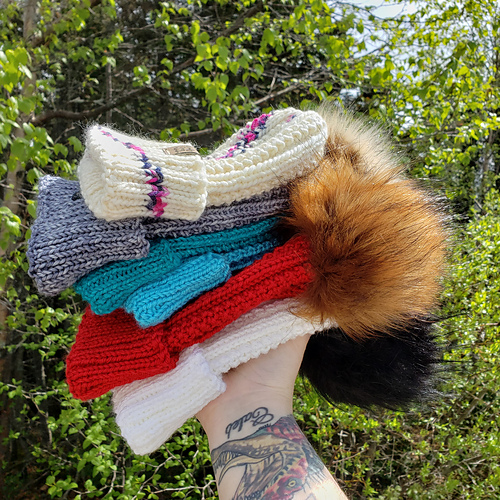 Ravelry: Small Town Chook pattern by L.W.